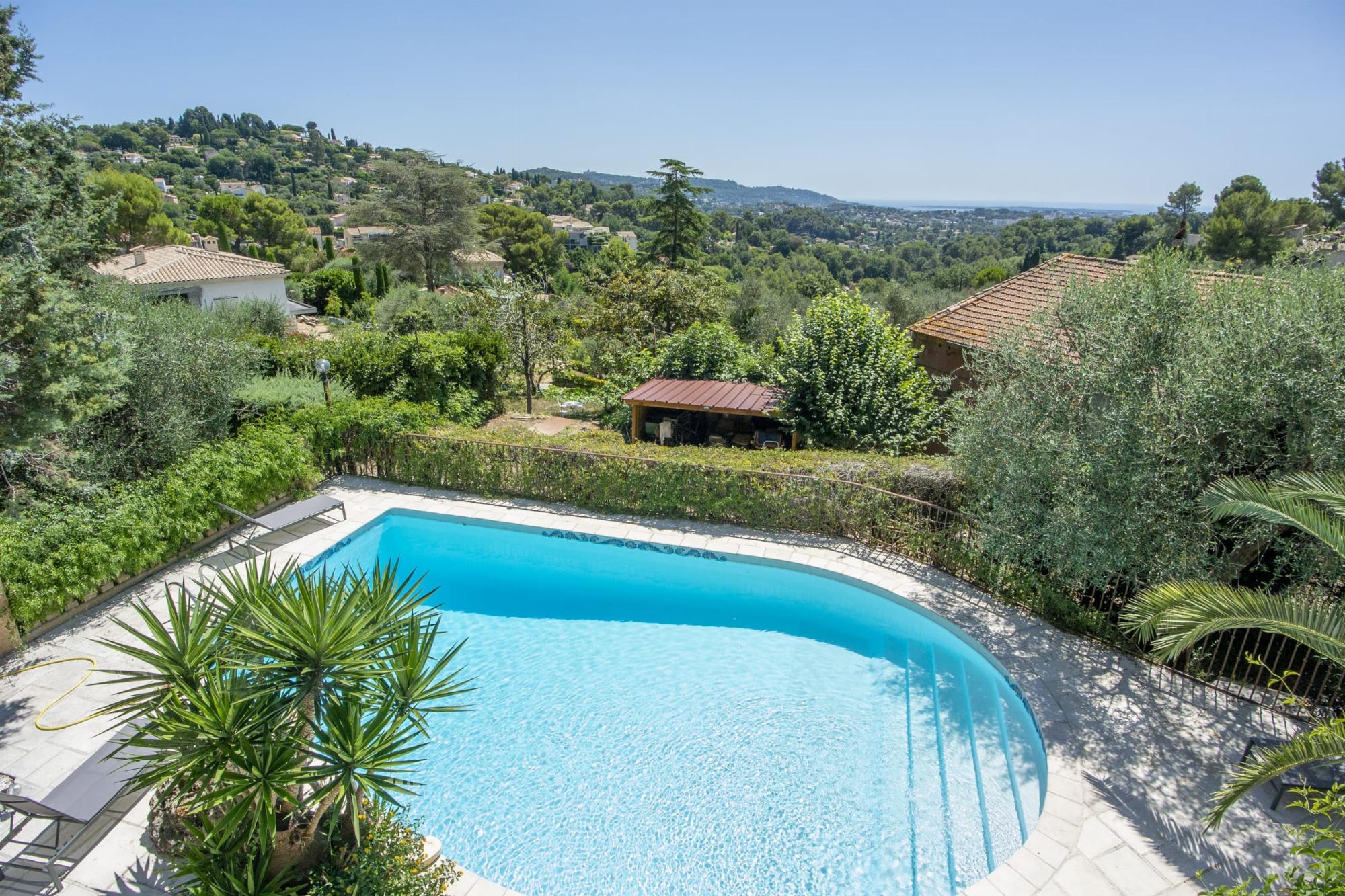 Holiday villa with private heated pool in France | Villa Barthélemy