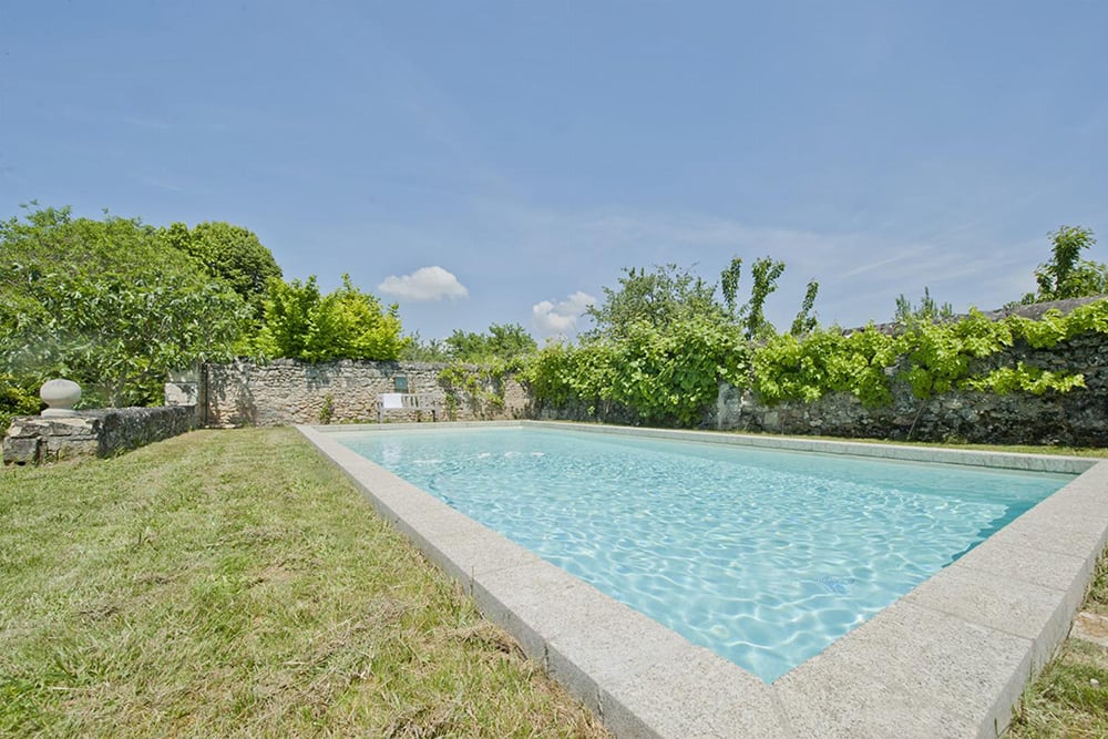 Holiday rental villas and châteaux with private pools in France