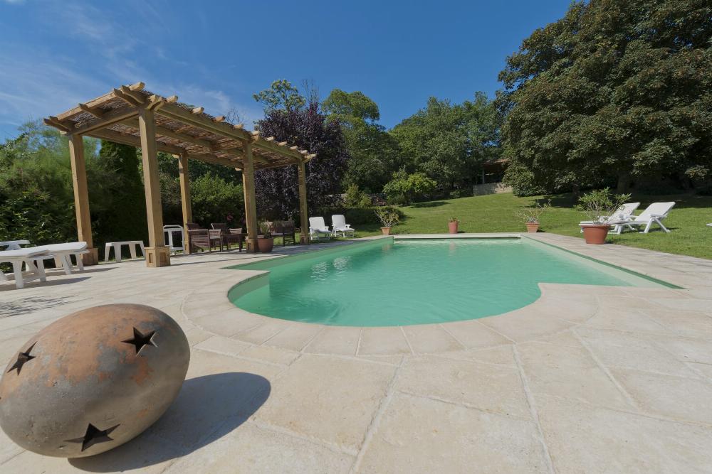 Holiday home with private heated pool in France | Manoir de Levesque