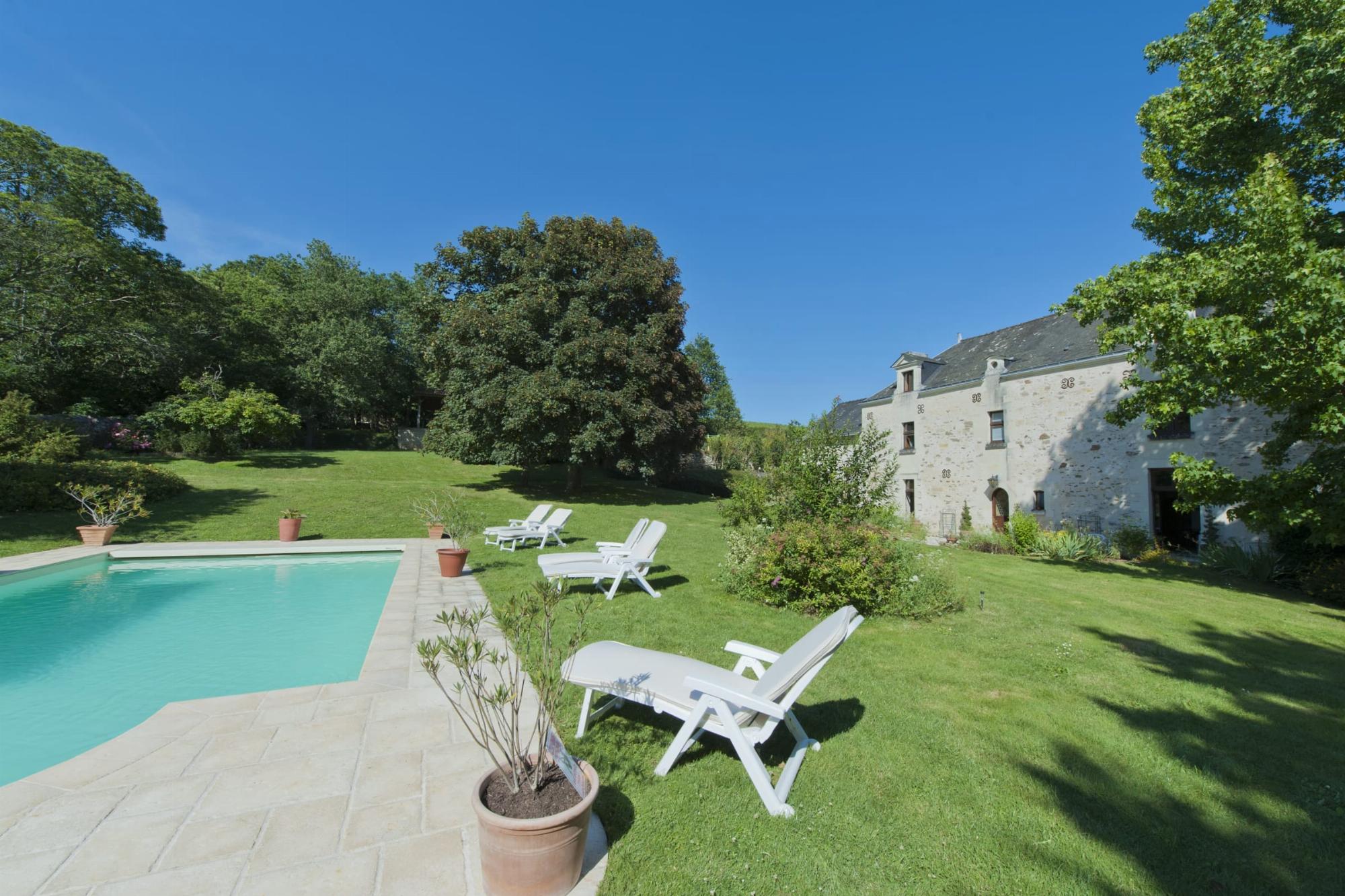 Holiday home with private heated pool in France | Manoir de Levesque